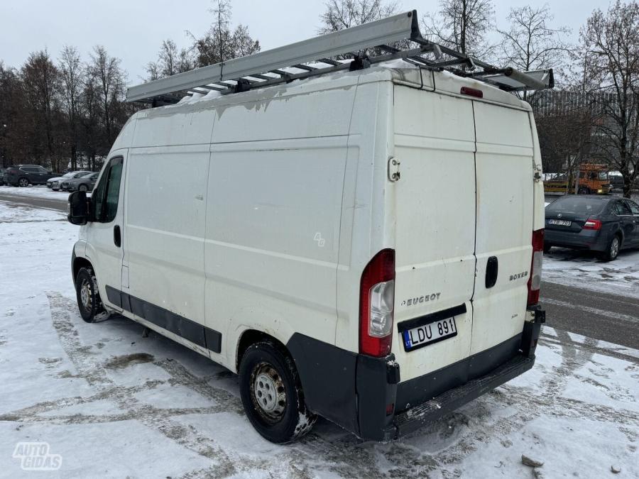 White Peugeot Boxer 2012 in Vilnius, with an engine capacity of 2.20 L and mileage of 305 thousand km for 2600 €, photo 3 on AUTOMOTO.COM.LV