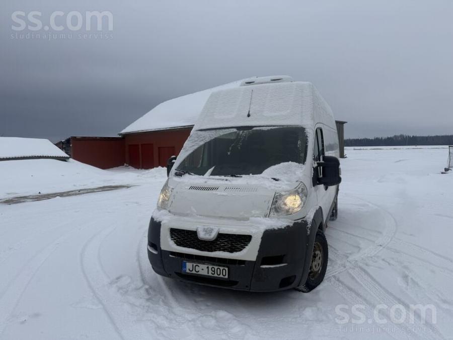 White Peugeot Boxer 2013 in Tukums, with an engine capacity of 2.20 L and mileage of 390 thousand km for 6800 €, photo 1 on AUTOMOTO.COM.LV