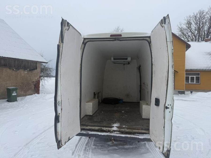 White Peugeot Boxer 2013 in Tukums, with an engine capacity of 2.20 L and mileage of 390 thousand km for 6800 €, photo 5 on AUTOMOTO.COM.LV