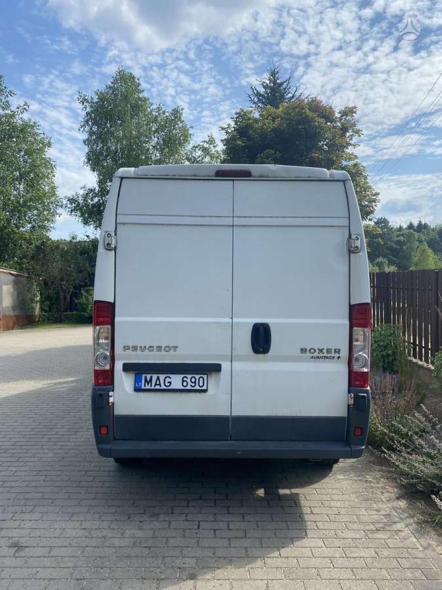 White Peugeot Boxer 2013 in Druskininkai, with an engine capacity of 2.20 L and mileage of 240 thousand km for 5500 €, photo 5 on AUTOMOTO.COM.LV