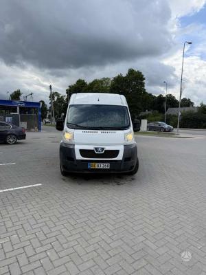 White Peugeot Boxer 2013 in Taurage, with an engine capacity of 2.20 L and mileage of 291 thousand km for 3700 €, photo 3 on AUTOMOTO.COM.LV