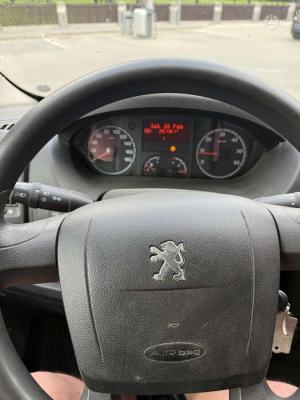 White Peugeot Boxer 2013 in Taurage, with an engine capacity of 2.20 L and mileage of 291 thousand km for 3700 €, photo 8 on AUTOMOTO.COM.LV