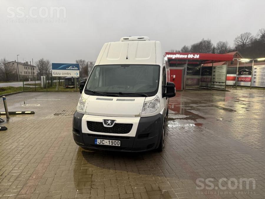 Balts Peugeot Boxer 2013 Tukums, ar dzinēja tilpumu 2.20 L un nobraukumu 387 tūkst. km par 7000 €, foto 3 vietnē AUTOMOTO.COM.LV