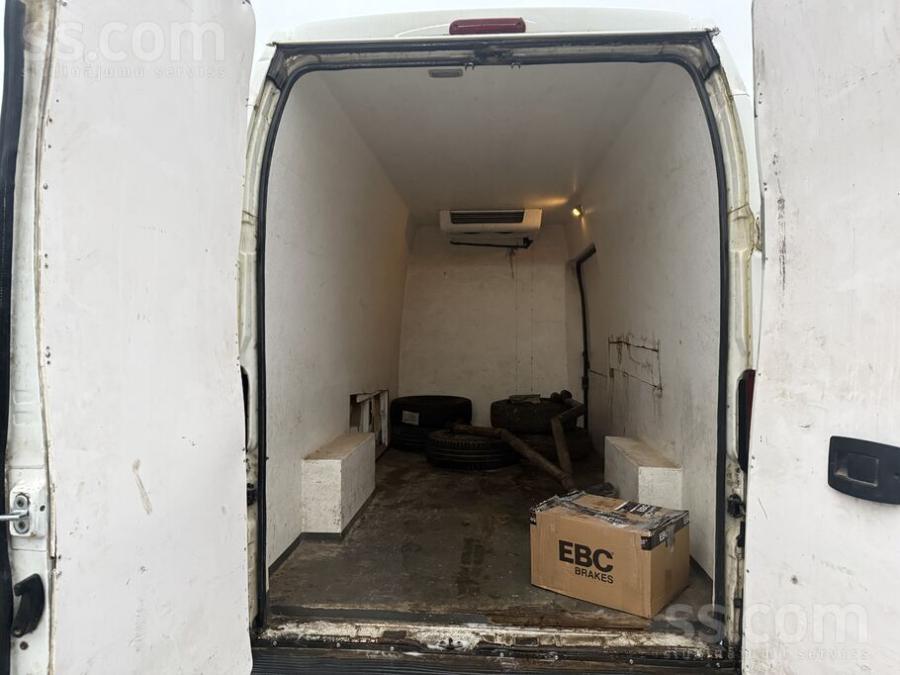 Balts Peugeot Boxer 2013 Tukums, ar dzinēja tilpumu 2.20 L un nobraukumu 387 tūkst. km par 7000 €, foto 6 vietnē AUTOMOTO.COM.LV
