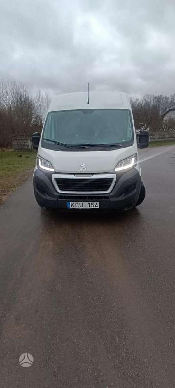 White Peugeot Boxer 2014 in Panevezys, with an engine capacity of 2.20 L and mileage of 147 thousand km for 7900 €, photo 2 on AUTOMOTO.COM.LV