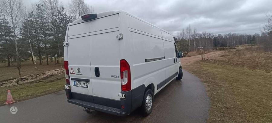 White Peugeot Boxer 2014 in Panevezys, with an engine capacity of 2.20 L and mileage of 147 thousand km for 7900 €, photo 4 on AUTOMOTO.COM.LV