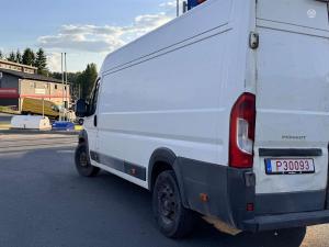 White Peugeot Boxer 2014 in Vilnius, with an engine capacity of 2.20 L and mileage of 518 thousand km for 2600 €, photo 4 on AUTOMOTO.COM.LV