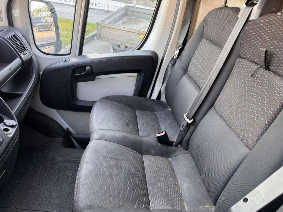 White Peugeot Boxer 2014 in Vilnius, with an engine capacity of 2.20 L and mileage of 518 thousand km for 2600 €, photo 9 on AUTOMOTO.COM.LV