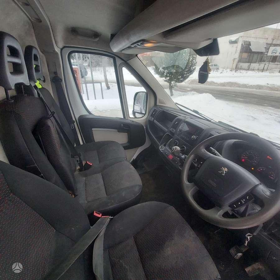 White Peugeot Boxer 2015 in Panevezys, with an engine capacity of 2.20 L and mileage of 370 thousand km for 2950 €, photo 5 on AUTOMOTO.COM.LV