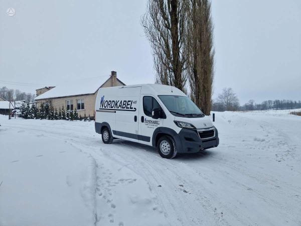 White Peugeot Boxer 2015 in Taurage, with an engine capacity of 2.20 L and mileage of 313 thousand km for 4900 €, photo 3 on AUTOMOTO.COM.LV