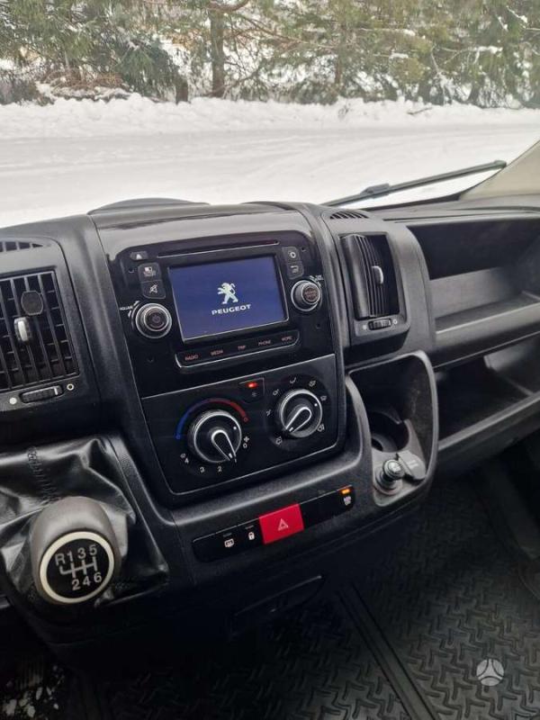 White Peugeot Boxer 2015 in Taurage, with an engine capacity of 2.20 L and mileage of 313 thousand km for 4900 €, photo 9 on AUTOMOTO.COM.LV