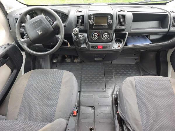White Peugeot Boxer 2015 in Marijampole, with an engine capacity of 2.20 L and mileage of 197 thousand km for 7400 €, photo 11 on AUTOMOTO.COM.LV