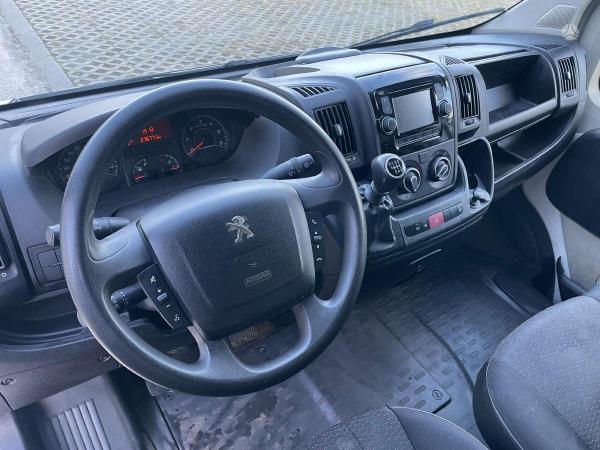 White Peugeot Boxer 2016 in Vilnius, with an engine capacity of 2.20 L and mileage of 277 thousand km for 7800 €, photo 11 on AUTOMOTO.COM.LV