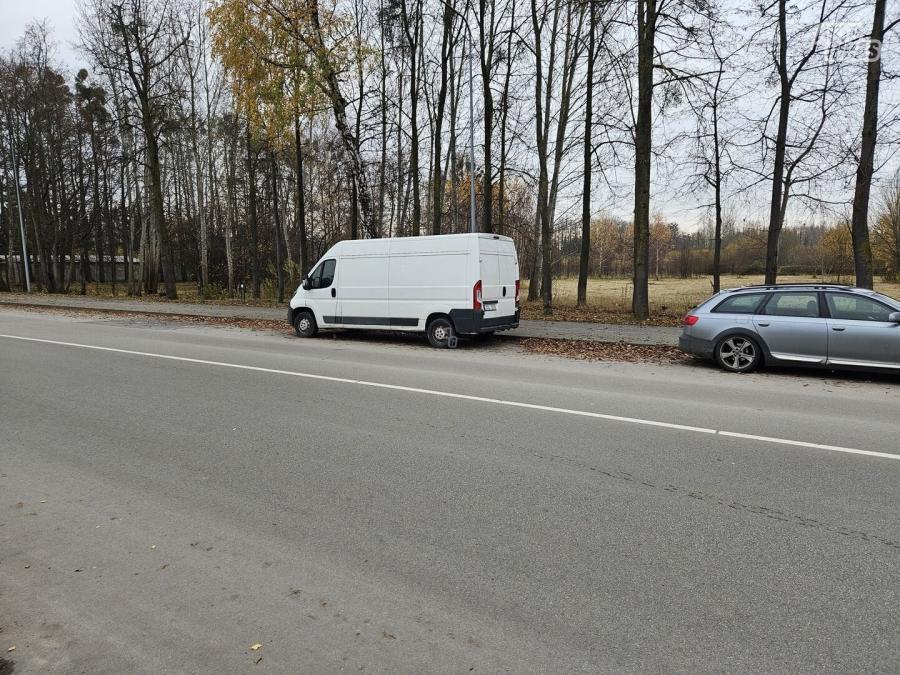 White Peugeot Boxer 2016 in Vilnius, with an engine capacity of 2.20 L and mileage of 333 thousand km for 7000 €, photo 2 on AUTOMOTO.COM.LV