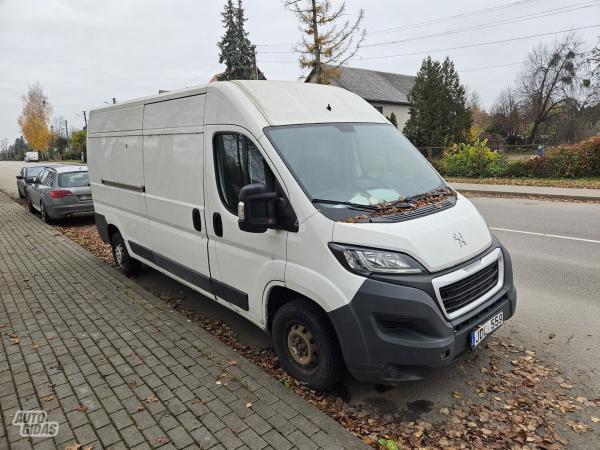 White Peugeot Boxer 2016 in Vilnius, with an engine capacity of 2.20 L and mileage of 333 thousand km for 7000 €, photo 4 on AUTOMOTO.COM.LV