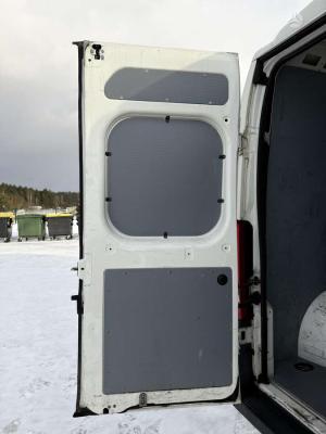 White Peugeot Boxer 2016 in Vilnius, with an engine capacity of 2.00 L and mileage of 257 thousand km for 7550 €, photo 14 on AUTOMOTO.COM.LV