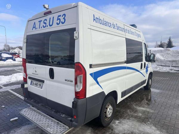 White Peugeot Boxer 2016 in Taurage, with an engine capacity of 2.20 L and mileage of 345 thousand km for 6700 €, photo 4 on AUTOMOTO.COM.LV