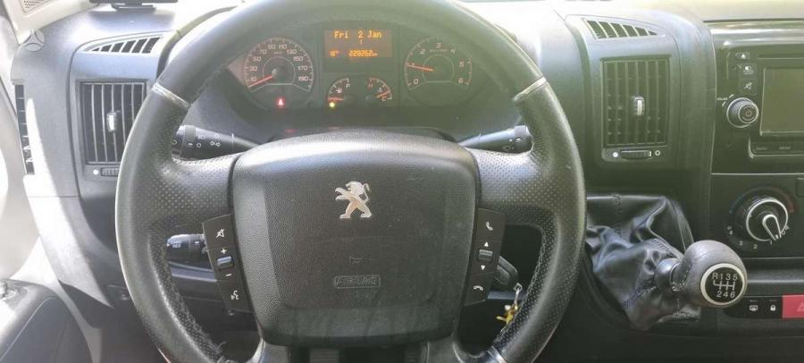 White Peugeot Boxer 2016 in Taurage, with an engine capacity of 2.20 L and mileage of 227 thousand km for 5300 €, photo 10 on AUTOMOTO.COM.LV