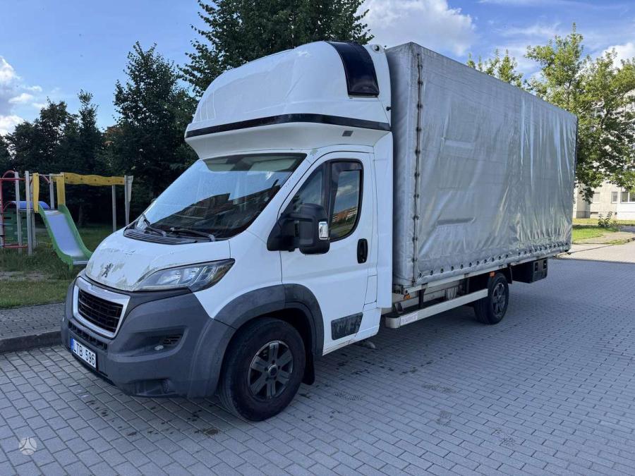 White Peugeot Boxer 2016 in Klaipeda, with an engine capacity of 3.00 L and mileage of 484 thousand km for 5999 €, photo 1 on AUTOMOTO.COM.LV