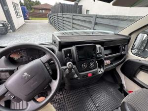 White Peugeot Boxer 2016 in Klaipeda, with an engine capacity of 3.00 L and mileage of 484 thousand km for 5999 €, photo 8 on AUTOMOTO.COM.LV