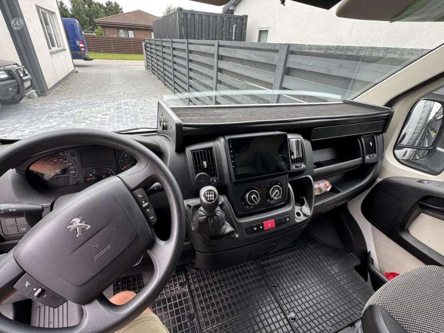 White Peugeot Boxer 2016 in Klaipeda, with an engine capacity of 3.00 L and mileage of 484 thousand km for 5999 €, photo 8 on AUTOMOTO.COM.LV