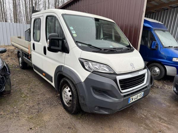 White Peugeot Boxer 2017 in Taurage, with an engine capacity of 2.00 L and mileage of 195 thousand km for 5400 €, photo 1 on AUTOMOTO.COM.LV