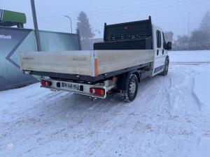 White Peugeot Boxer 2017 in Taurage, with an engine capacity of 2.00 L and mileage of 195 thousand km for 7400 €, photo 5 on AUTOMOTO.COM.LV