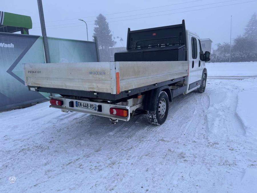 White Peugeot Boxer 2017 in Taurage, with an engine capacity of 2.00 L and mileage of 195 thousand km for 7400 €, photo 5 on AUTOMOTO.COM.LV
