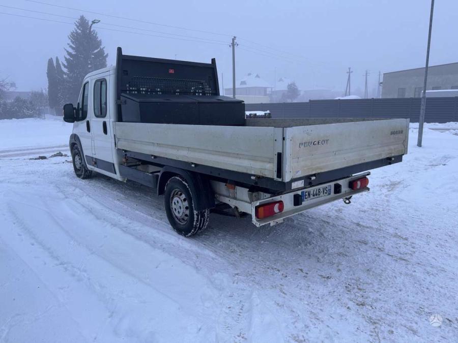 White Peugeot Boxer 2017 in Taurage, with an engine capacity of 2.00 L and mileage of 195 thousand km for 7400 €, photo 7 on AUTOMOTO.COM.LV