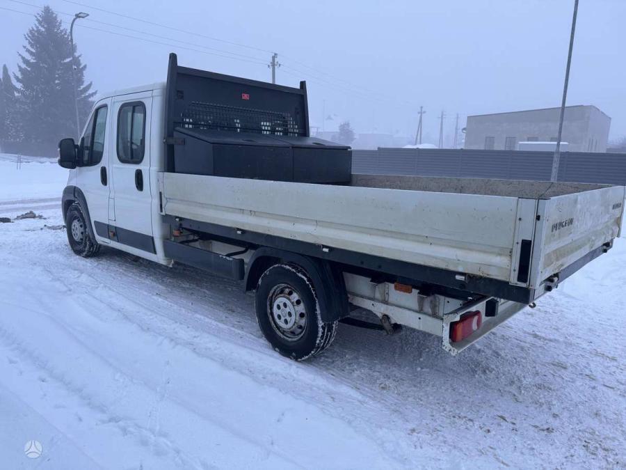 White Peugeot Boxer 2017 in Taurage, with an engine capacity of 2.00 L and mileage of 195 thousand km for 7400 €, photo 8 on AUTOMOTO.COM.LV