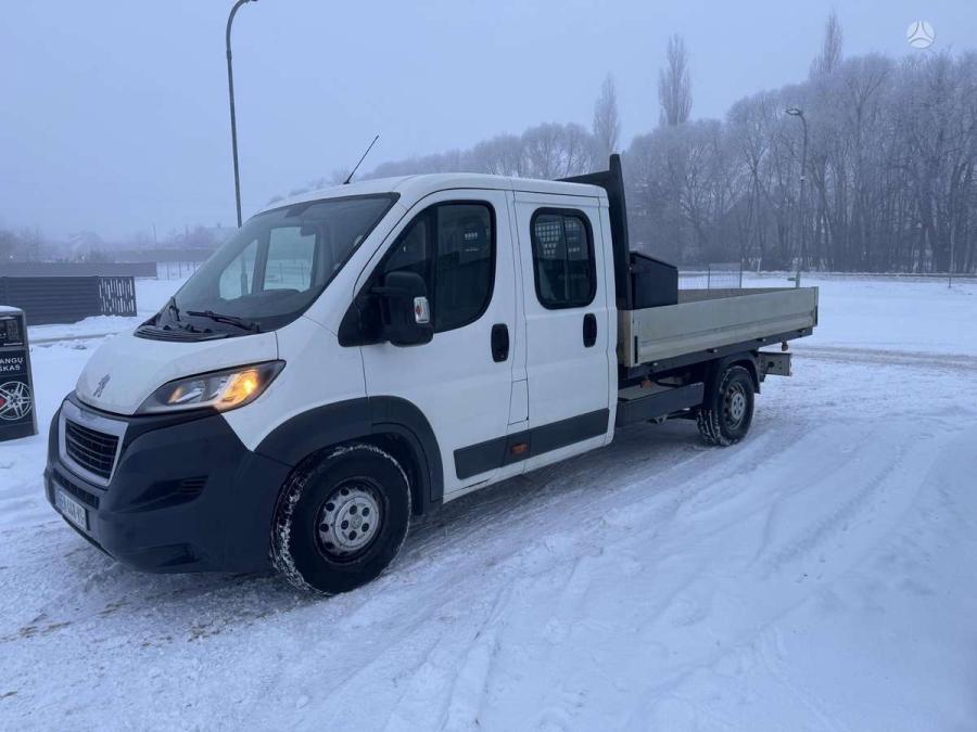 White Peugeot Boxer 2017 in Taurage, with an engine capacity of 2.00 L and mileage of 195 thousand km for 7400 €, photo 9 on AUTOMOTO.COM.LV