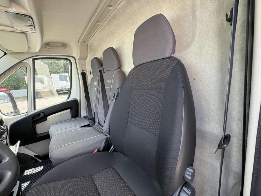 White Peugeot Boxer 2017 in Vilnius, with an engine capacity of 2.00 L and mileage of 432 thousand km for 8990 €, photo 30 on AUTOMOTO.COM.LV