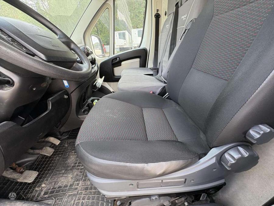 White Peugeot Boxer 2017 in Vilnius, with an engine capacity of 2.00 L and mileage of 432 thousand km for 8990 €, photo 36 on AUTOMOTO.COM.LV