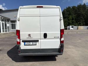 White Peugeot Boxer 2017 in Vilnius, with an engine capacity of 2.00 L and mileage of 432 thousand km for 8990 €, photo 6 on AUTOMOTO.COM.LV