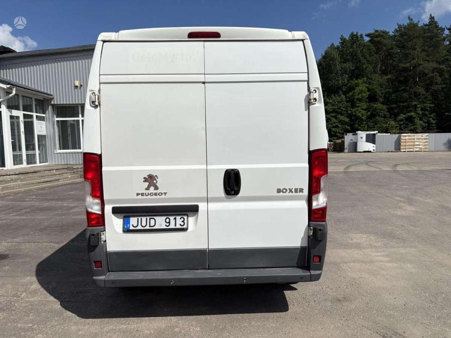 White Peugeot Boxer 2017 in Vilnius, with an engine capacity of 2.00 L and mileage of 432 thousand km for 8990 €, photo 6 on AUTOMOTO.COM.LV