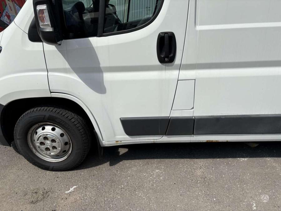 White Peugeot Boxer 2017 in Vilnius, with an engine capacity of 2.00 L and mileage of 432 thousand km for 8990 €, photo 7 on AUTOMOTO.COM.LV