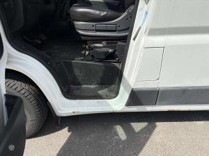 White Peugeot Boxer 2017 in Vilnius, with an engine capacity of 2.00 L and mileage of 432 thousand km for 8990 €, photo 8 on AUTOMOTO.COM.LV