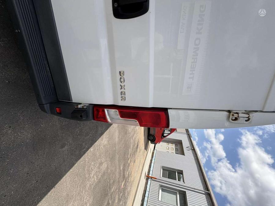 White Peugeot Boxer 2017 in Vilnius, with an engine capacity of 2.00 L and mileage of 432 thousand km for 8990 €, photo 10 on AUTOMOTO.COM.LV