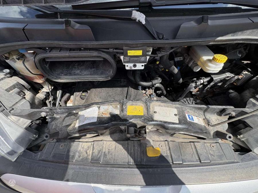 White Peugeot Boxer 2017 in Vilnius, with an engine capacity of 2.00 L and mileage of 432 thousand km for 8990 €, photo 14 on AUTOMOTO.COM.LV
