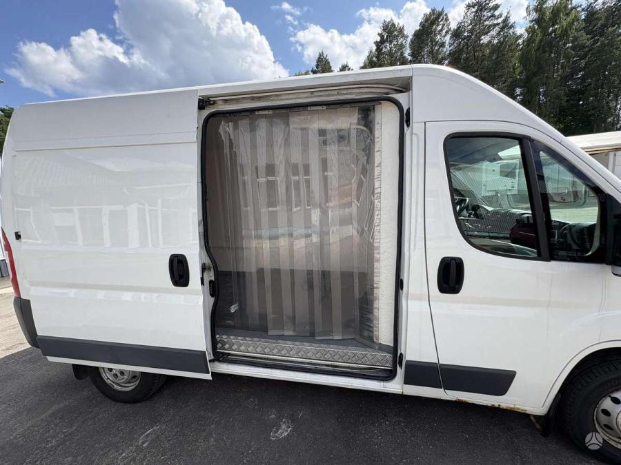 White Peugeot Boxer 2017 in Vilnius, with an engine capacity of 2.00 L and mileage of 432 thousand km for 8990 €, photo 17 on AUTOMOTO.COM.LV