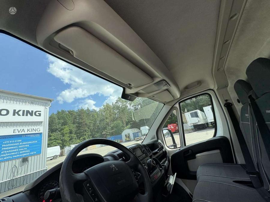 White Peugeot Boxer 2017 in Vilnius, with an engine capacity of 2.00 L and mileage of 432 thousand km for 8990 €, photo 35 on AUTOMOTO.COM.LV