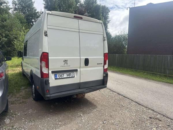White Peugeot Boxer 2017 in Kaunas, with an engine capacity of 2.00 L and mileage of 260 thousand km for 1790 €, photo 4 on AUTOMOTO.COM.LV