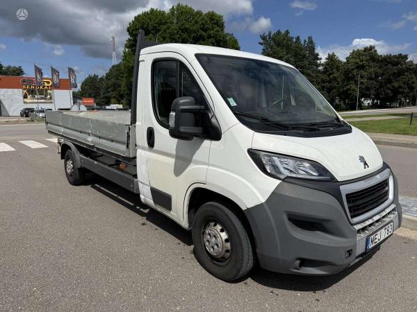 White Peugeot Boxer 2017 in Varena, with an engine capacity of 2.00 L and mileage of 187 thousand km for 6500 €, photo 3 on AUTOMOTO.COM.LV