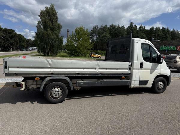White Peugeot Boxer 2017 in Varena, with an engine capacity of 2.00 L and mileage of 187 thousand km for 6500 €, photo 4 on AUTOMOTO.COM.LV