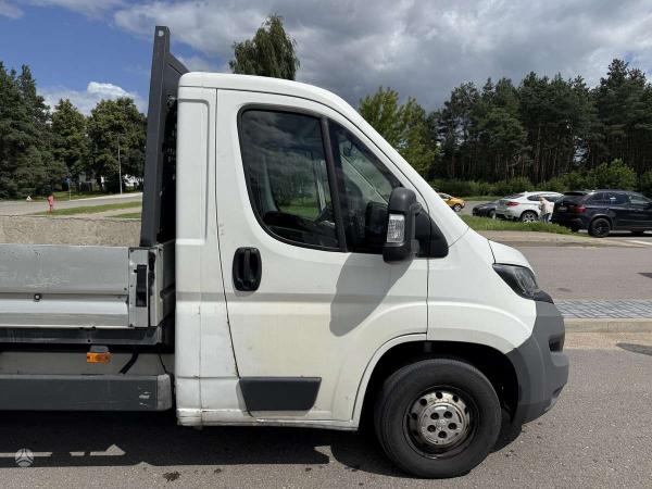 White Peugeot Boxer 2017 in Varena, with an engine capacity of 2.00 L and mileage of 187 thousand km for 6500 €, photo 5 on AUTOMOTO.COM.LV