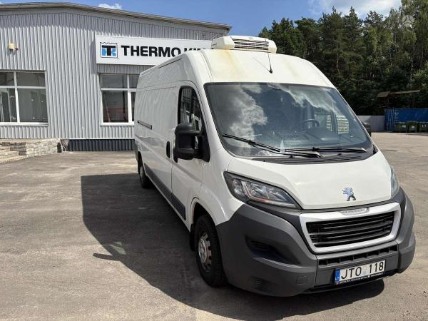 White Peugeot Boxer 2017 in Vilnius, with an engine capacity of 2.00 L and mileage of 422 thousand km for 5950 €, photo 3 on AUTOMOTO.COM.LV