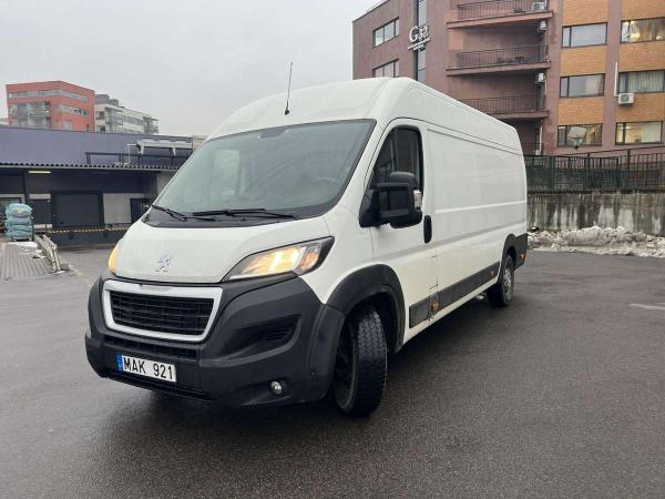 White Peugeot Boxer 2018 in Vilnius, with an engine capacity of 2.00 L and mileage of 488 thousand km for 6300 €, photo 1 on AUTOMOTO.COM.LV