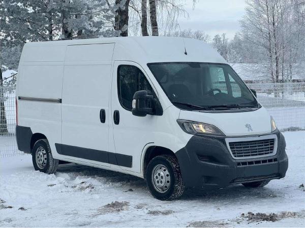 White Peugeot Boxer 2018 in Taurage, with an engine capacity of 2.00 L and mileage of 222 thousand km for 7000 €, photo 4 on AUTOMOTO.COM.LV
