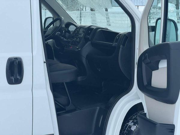White Peugeot Boxer 2018 in Taurage, with an engine capacity of 2.00 L and mileage of 222 thousand km for 7000 €, photo 9 on AUTOMOTO.COM.LV