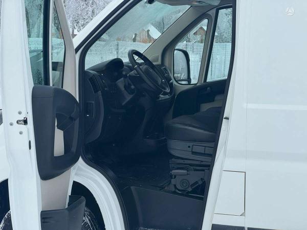 White Peugeot Boxer 2018 in Taurage, with an engine capacity of 2.00 L and mileage of 222 thousand km for 7000 €, photo 10 on AUTOMOTO.COM.LV